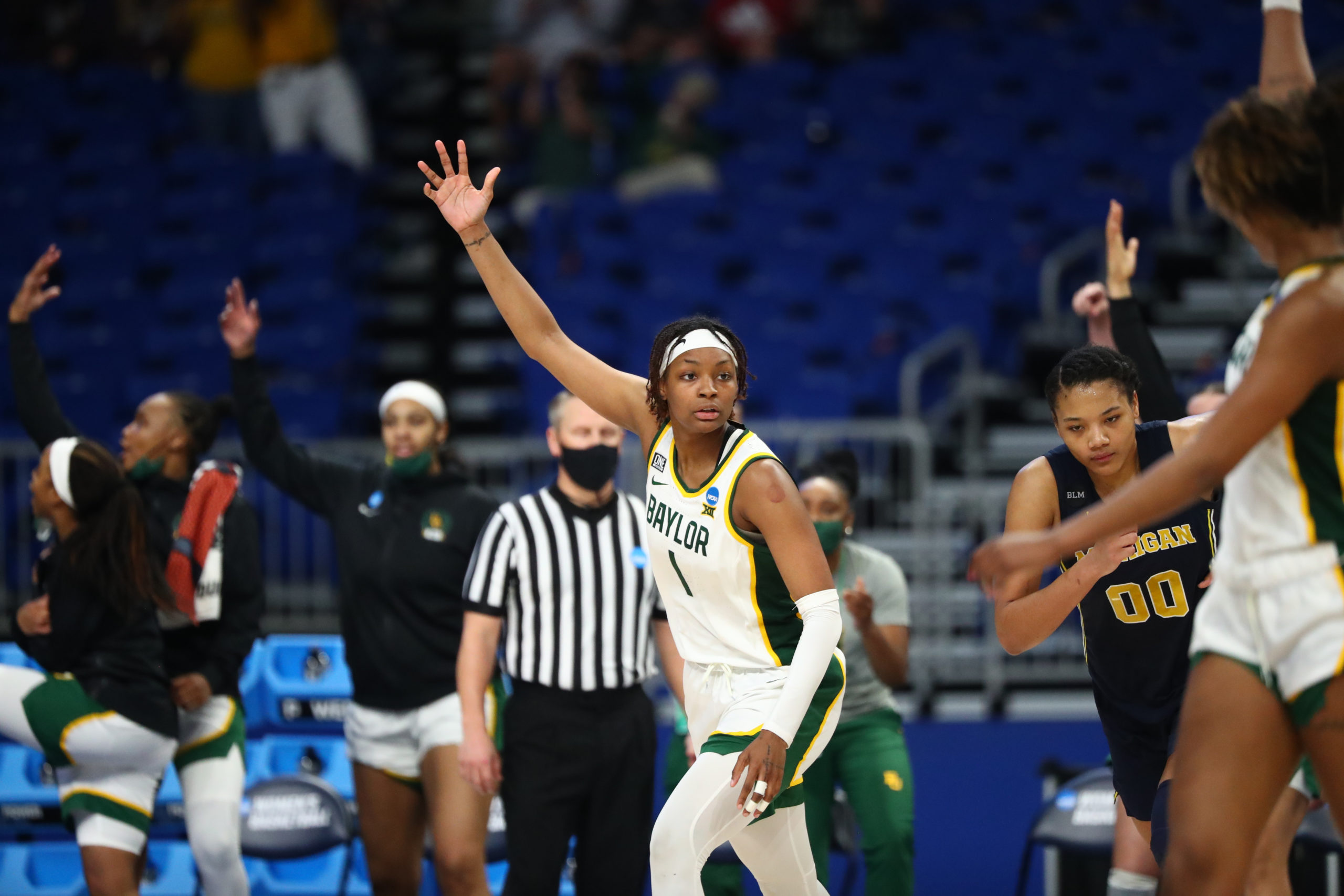 Baylor's NaLyssa Smith refuses to miss — or go home - The IX Basketball