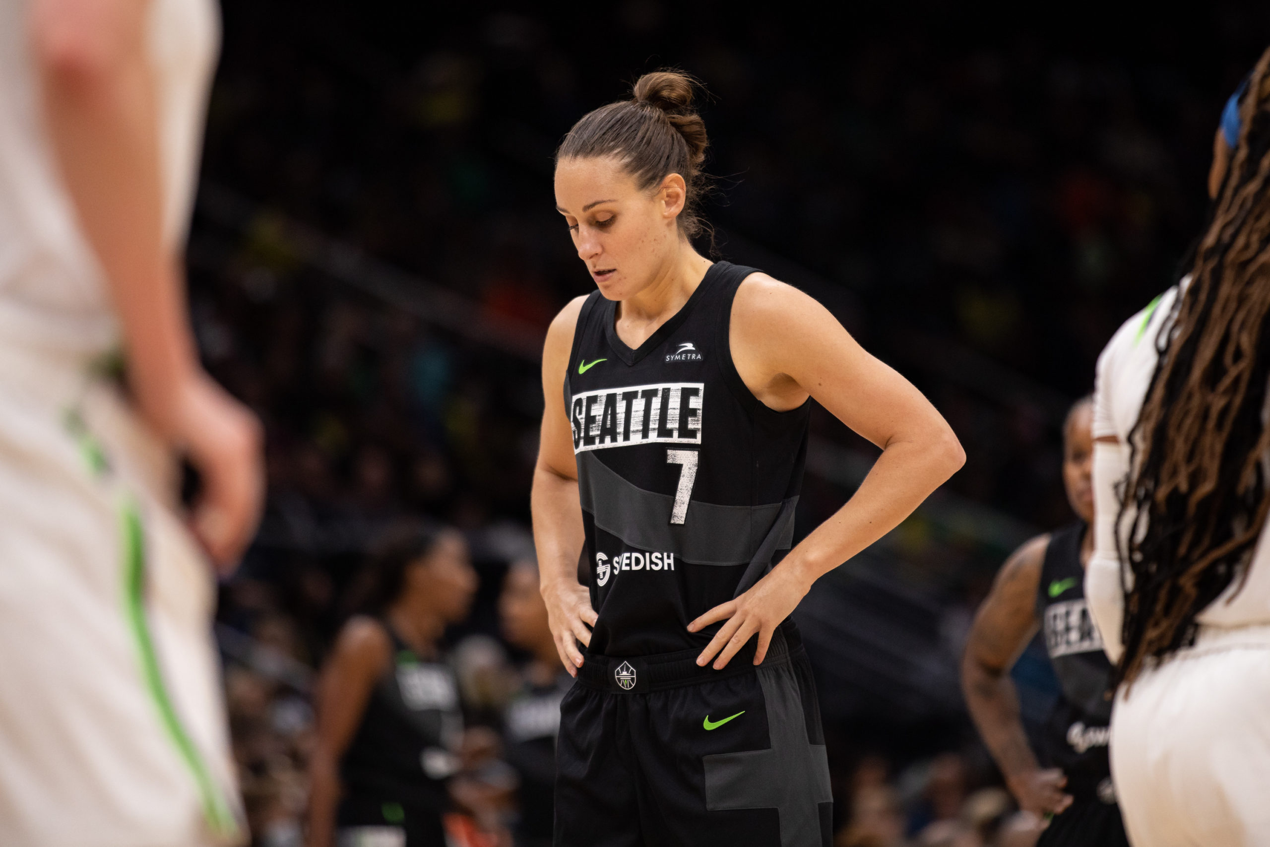 Sources: Los Angeles Sparks signing forward Stephanie Talbot