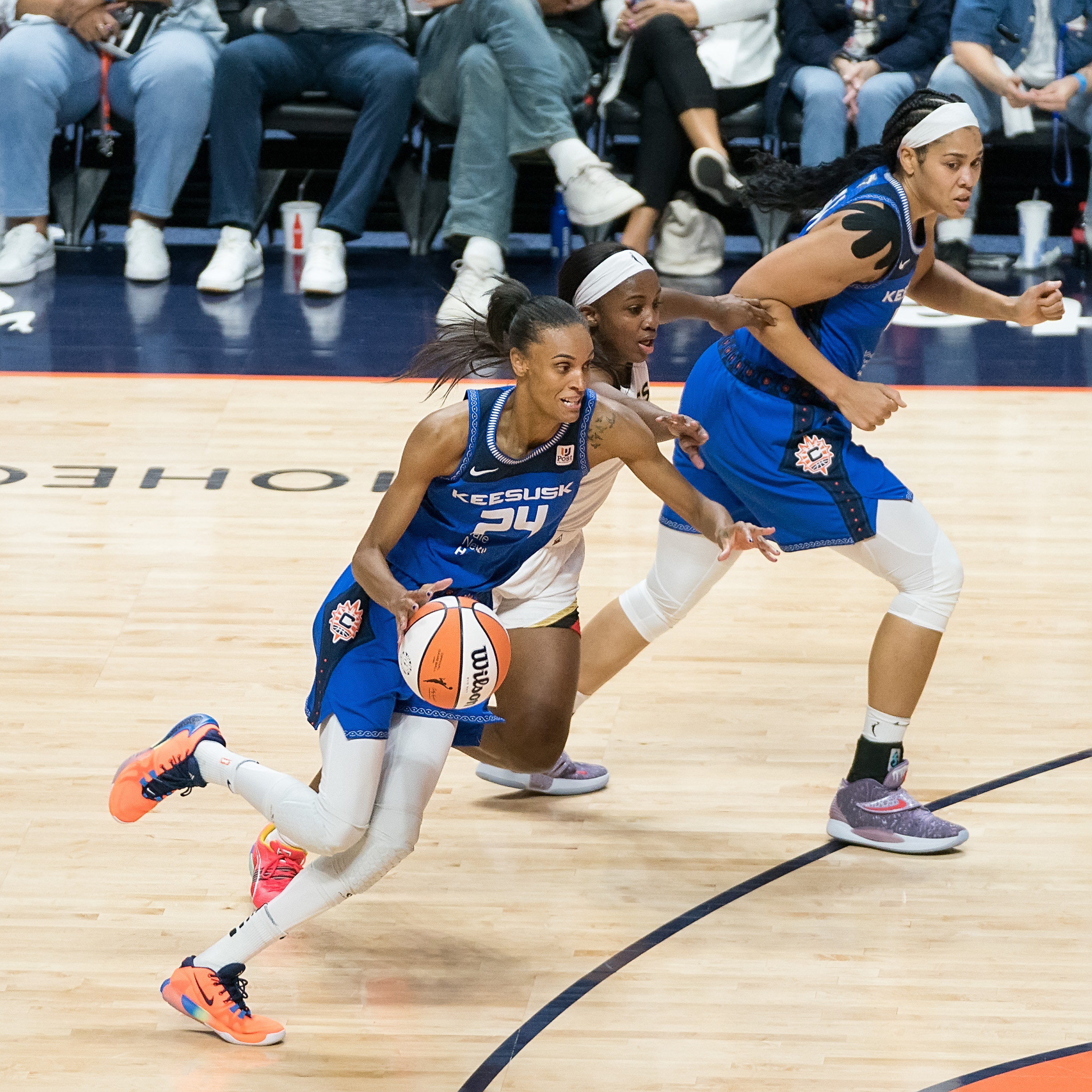 WBB Daily Briefing: Alyssa Thomas wills Connecticut to key win