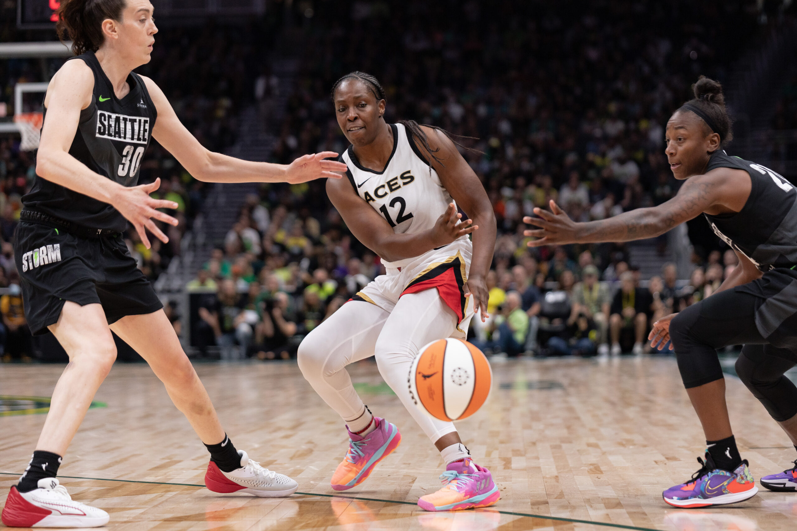 WBB Daily Briefing: Gray leads Las Vegas Aces to Game 3 win