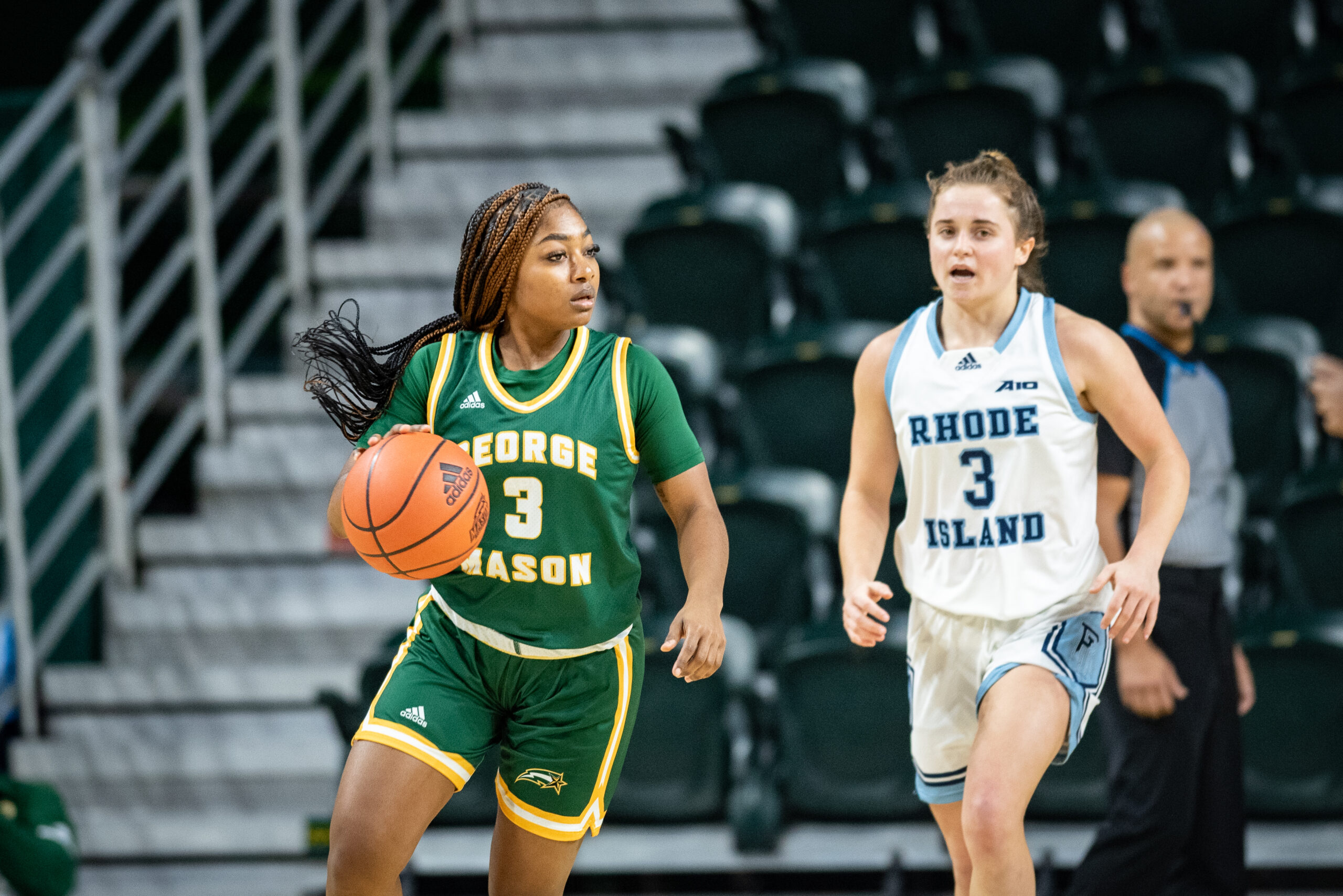 Jada Brown awarded a scholarship during practice - The IX Basketball