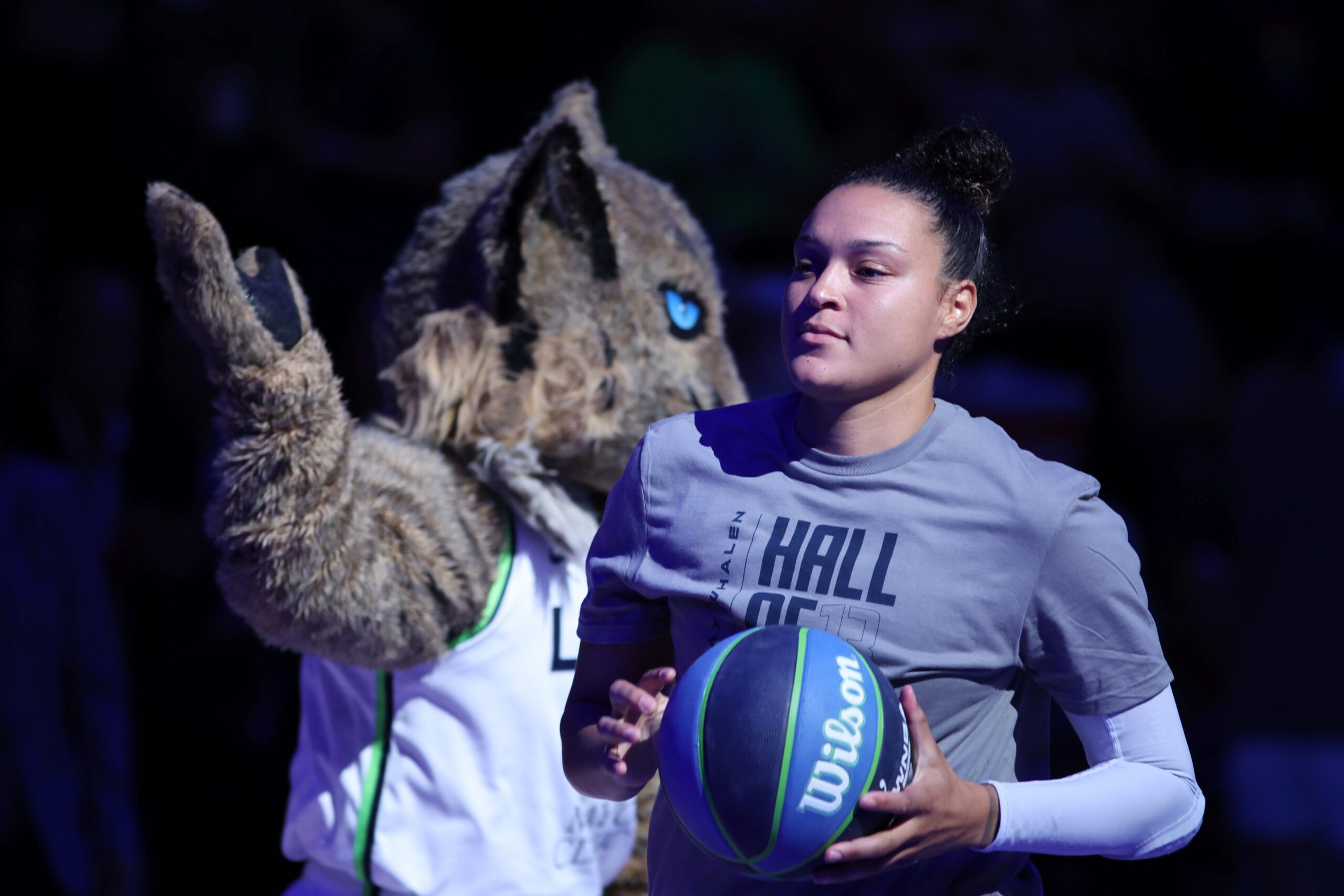 Kayla McBride signs extension to stay 'home' in Minnesota