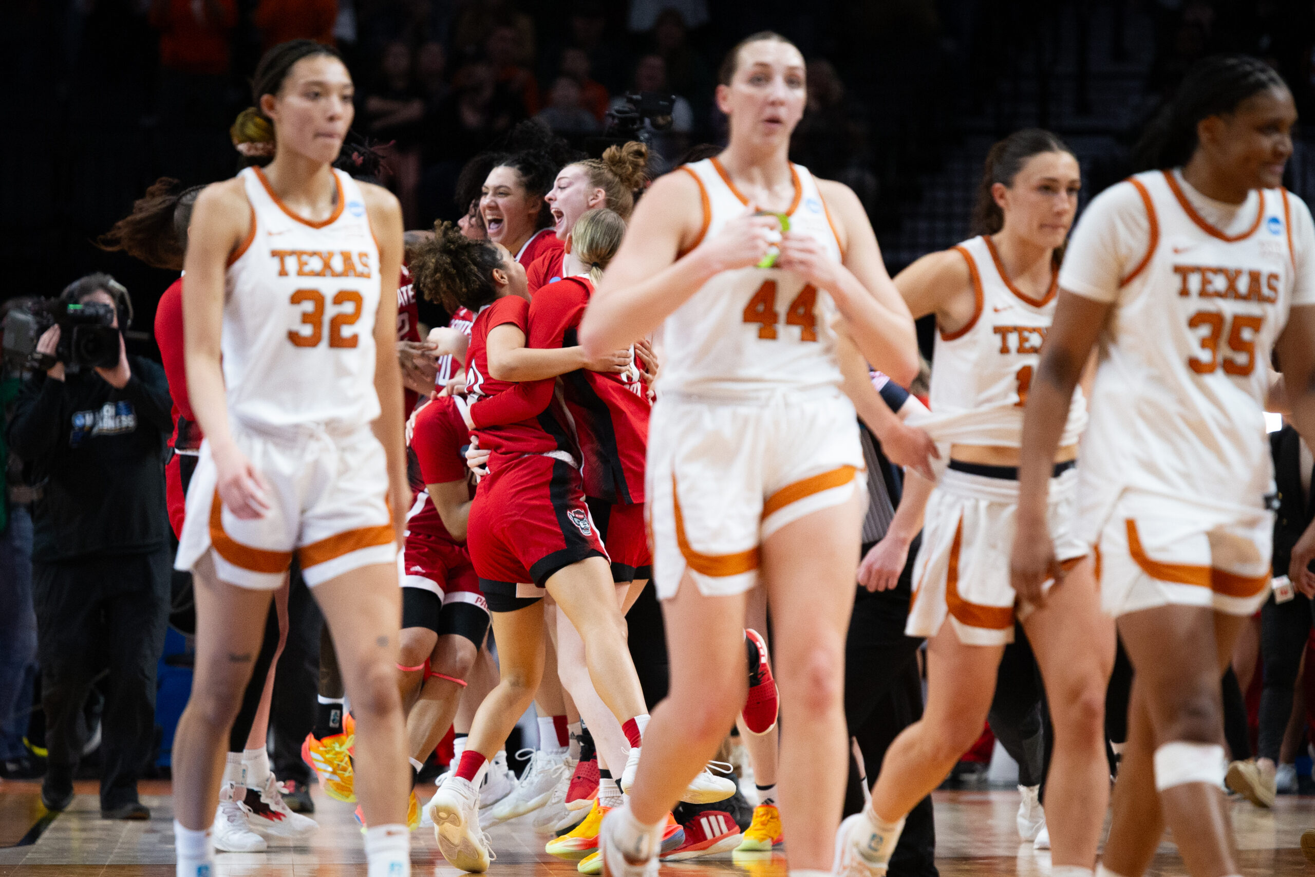 Texas ends remarkable season in Elite Eight - The IX Basketball