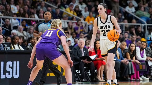 Why did Kim Mulkey keep Hailey Van Lith on Caitlin Clark? - The IX ...