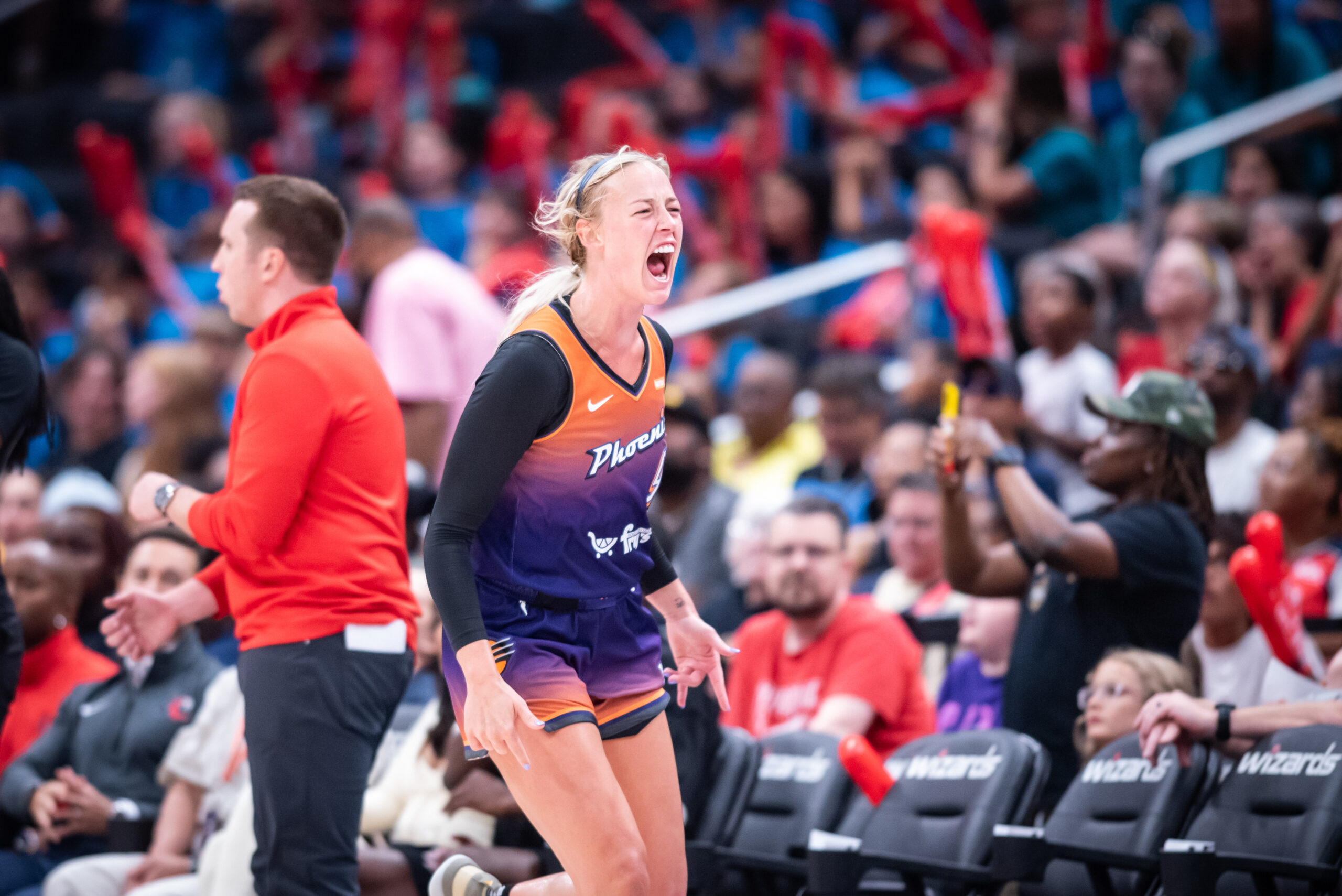 Phoenix Mercury extend Sophie Cunningham through 2025 - The IX Basketball